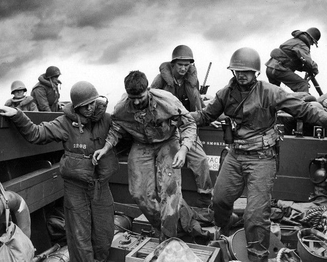 WW2 WWII Photo US Coast Guard Helps Wounded Soldier USCG World War Two ...