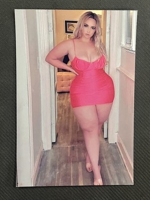 Photo Hot Sexy Beautiful Buxom BBW Woman Skirt Showing Cleavage 4x6 photo-hot-sexy-beautiful-buxom-bbw-woman-skirt-showing-cleavage-4x6