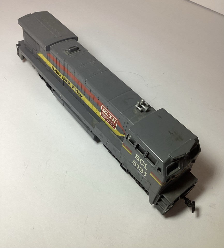 RARE BACHMANN #5131 GP38 SCL FAMILY LINES HO SCALE DIESEL LOCOMOTIVE ...