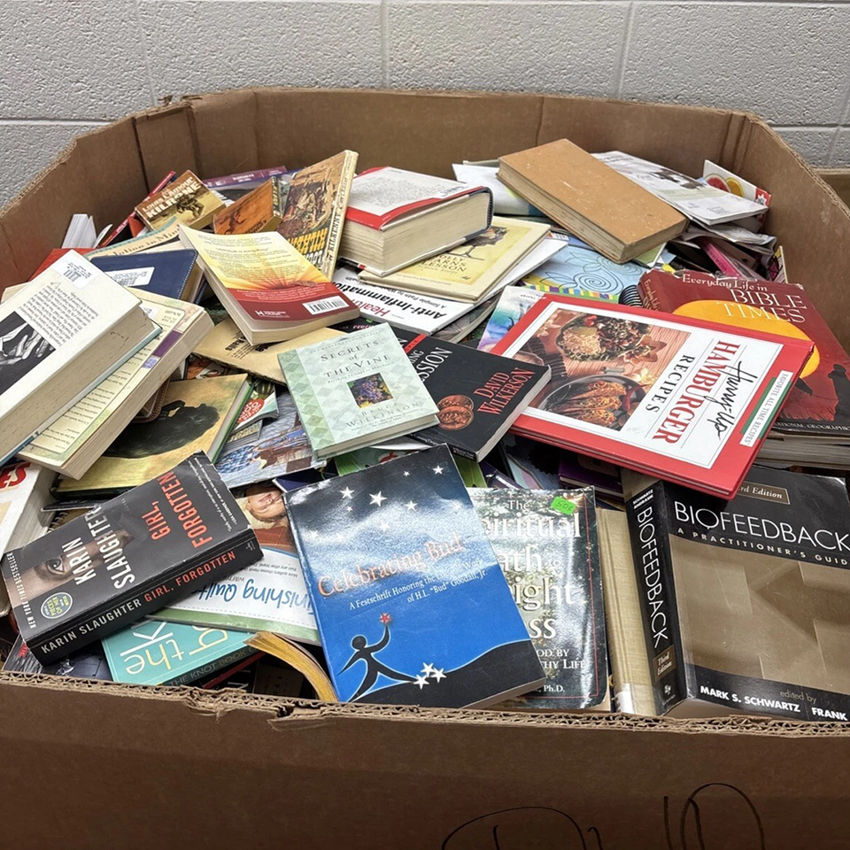Bulk Wholesale Mixed Media Books Pallet 900-1000 lbs For Resellers ...