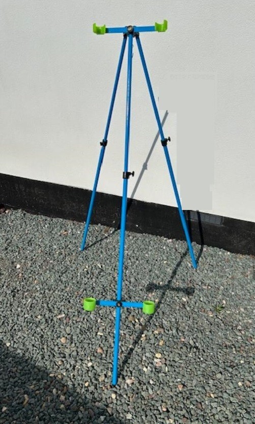 SEA FISHING TRIPOD BEACH ROD STAND FOR 2 X SEA FISHING RODS REELS BLUE ...