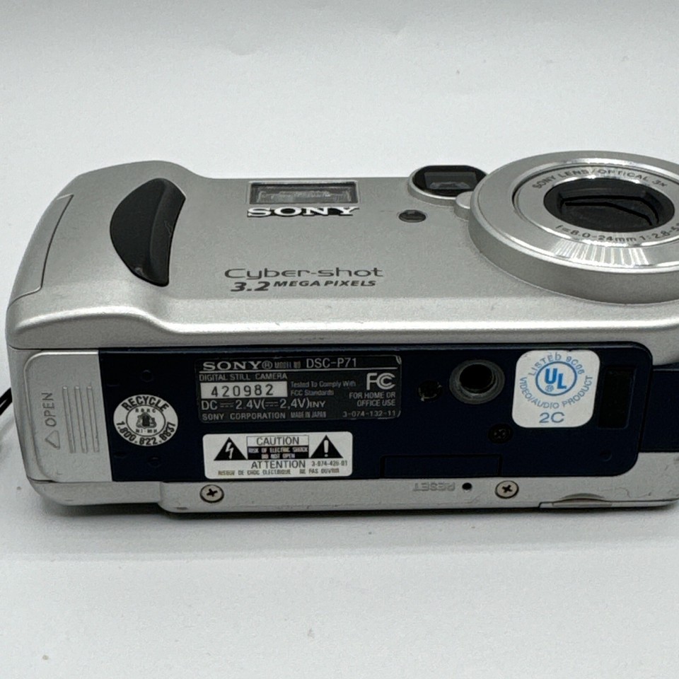 SILVER SONY CYBER-SHOT 3.2 MEGA PIXELS 3X OPTICAL ZOOM LENS HD DIGITAL ...