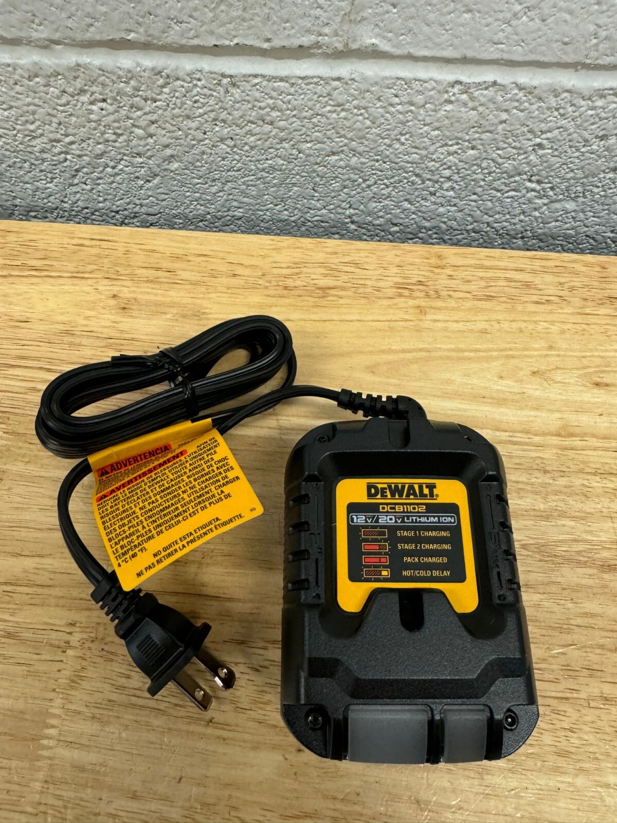 New Dewalt DCB1102 12V & 20V Max Li-ion Compact Battery Charger | eBay