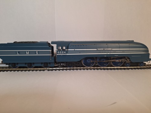 Hornby R3092 Coronation Class 4-6-2 6224, "Princess Alexandra", and 4 ...