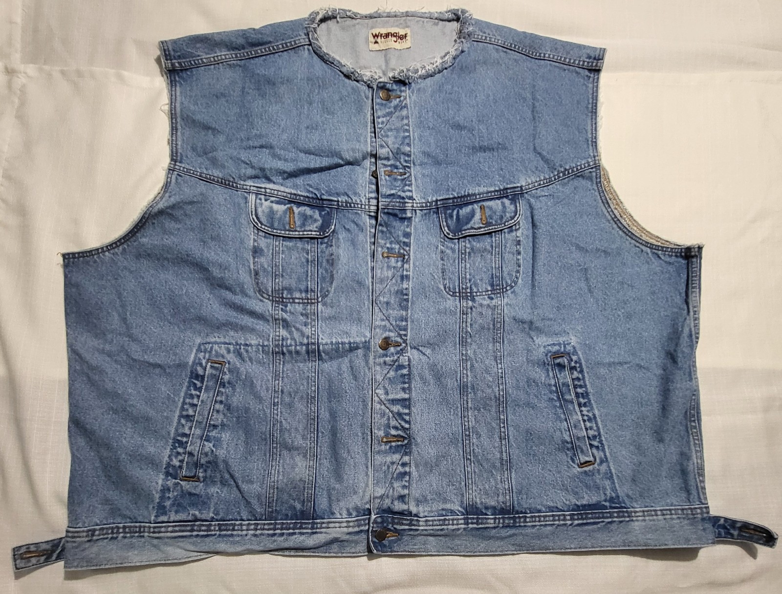 7XL MENS WRANGLER RUGGED WEAR OLDER BIKER-TYPE DENIM VEST, HUGE INSIDE ...