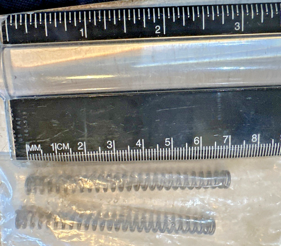 Heavy Duty Sewing Machine Tension Retainer Springs 1976 Vintage 323-640 ...