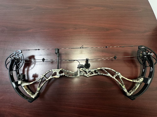 Bowtech Reign 6 Left hand. Shot 5 times. 29" Draw Length. 70lb Draw ...