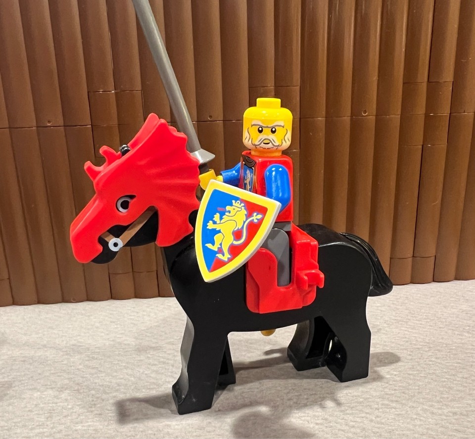 Lego Knights - Knight and Five Heavy Infantry Minifigs (Lot 2501) | eBay