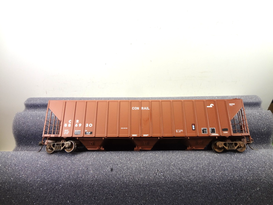 SCALE TRAINS RIVET COUNTER HO SCALE CONRAIL COVERED HOPPER #886930 E8 ...