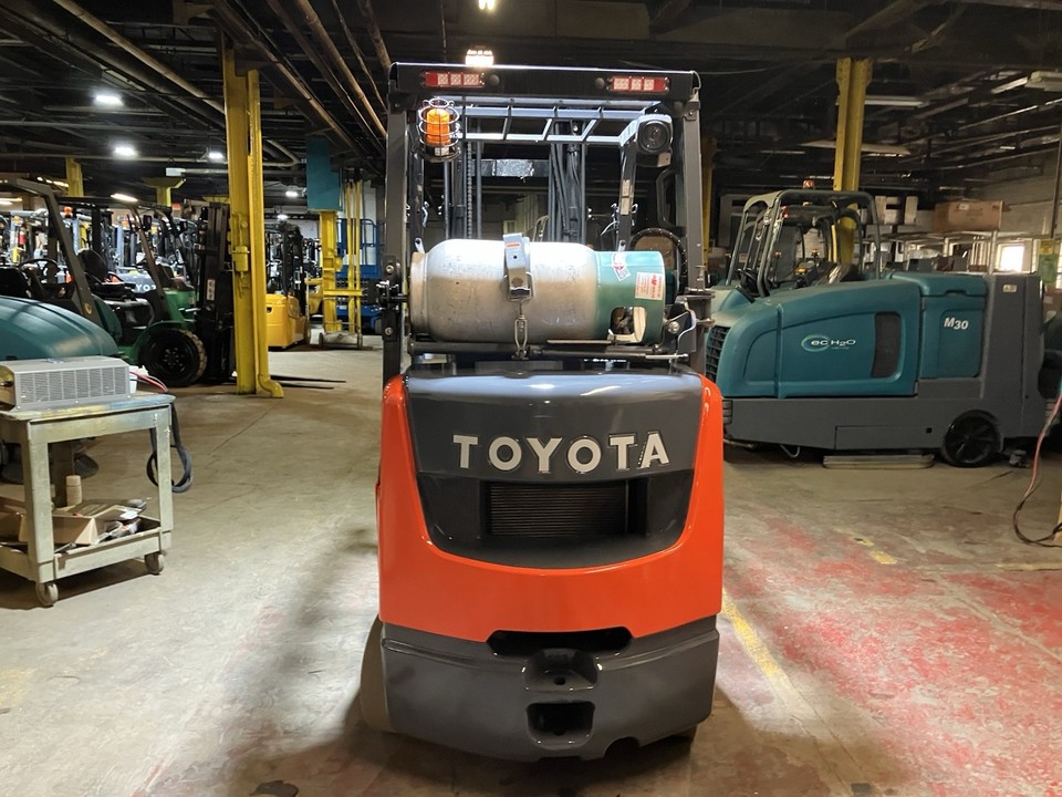 2020 Toyota 5000 LB Forklift with Cascade Side Shifting 48x48 Carton ...