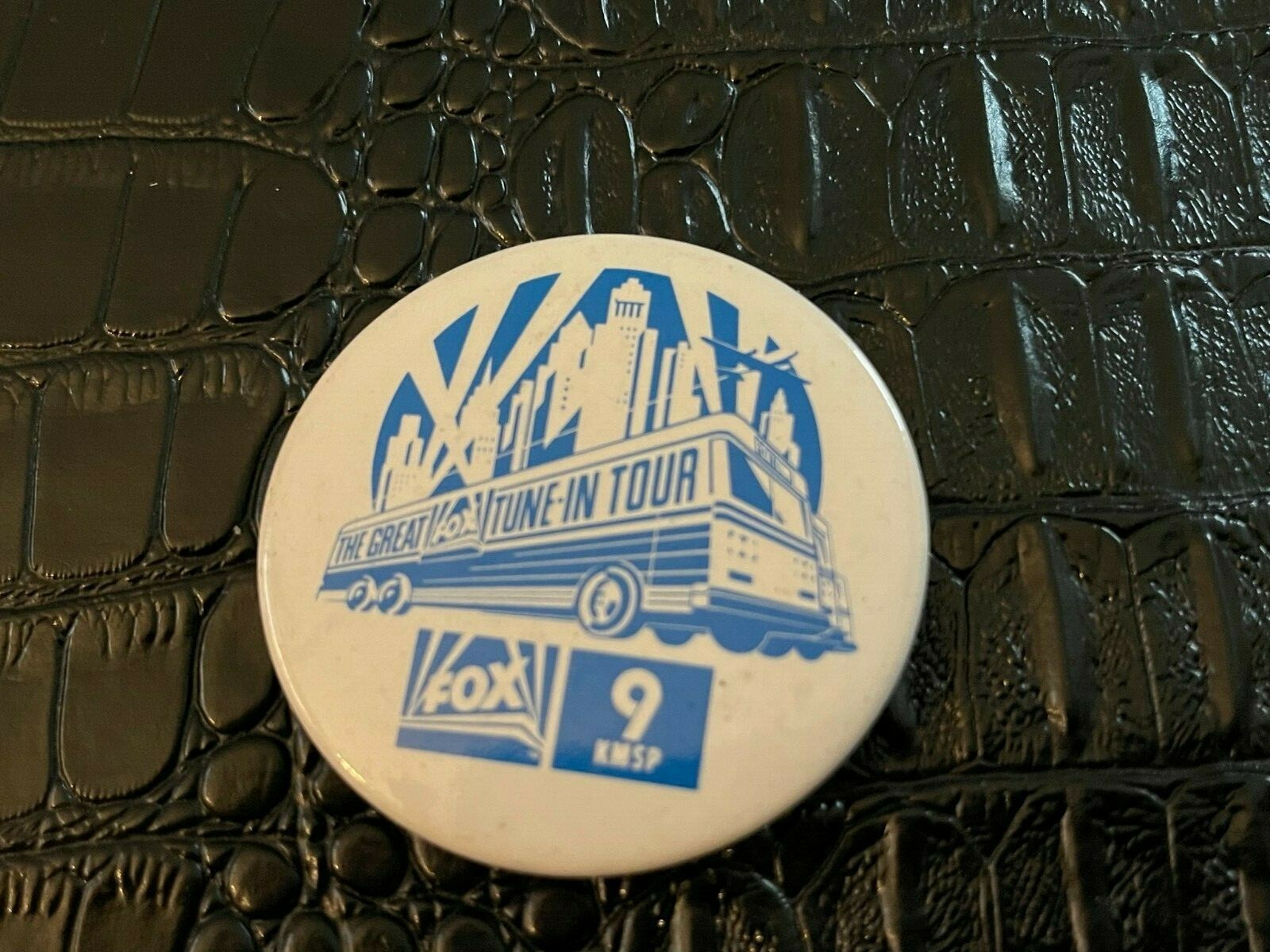 VINTAGE PINBACK BUTTON #58-124 - FOX TV CHANNEL - KMSP 9 | eBay