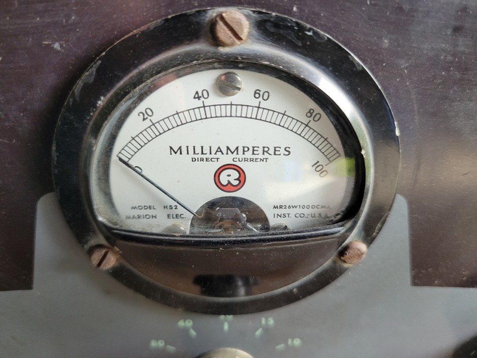 Vintage Johnson Viking Adventurer Tube Ham Radio Transmitter Powers Up ...