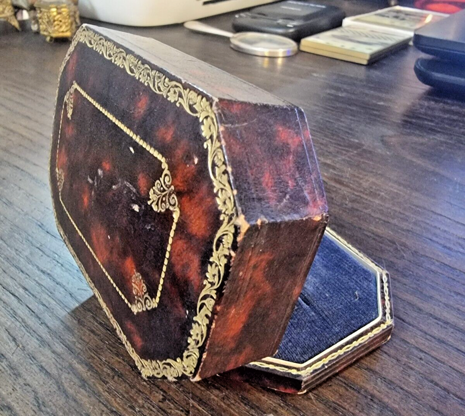 ANTIQUE PUSH BUTTON JEWELRY BOX FOR BROOCHE RED LEATHER GOLD ENGRAVED ...