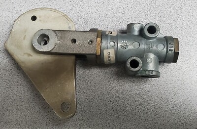 BENDIX AIR BRAKE CONTROL VALVE # 106479 | eBay