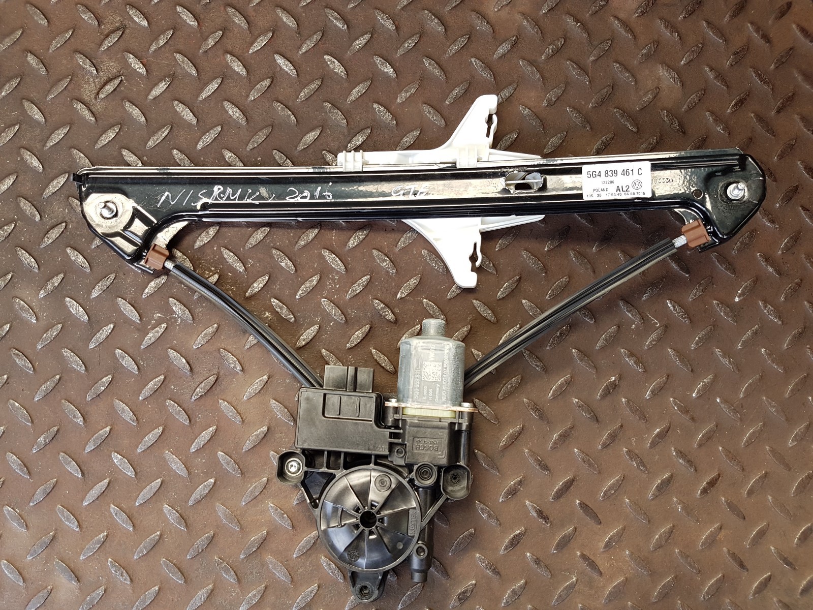 VW GOLF GTE 2015 PASSENGER SIDE REAR WINDOW REGULATOR WITH MOTOR ...