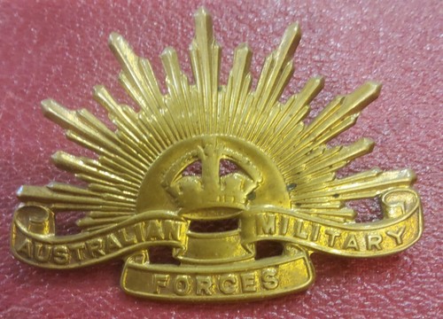 ORIGINAL AUSTRALIAN POST WW2 RISING SUN CAP BADGE 1948-53 ERA Amor ...