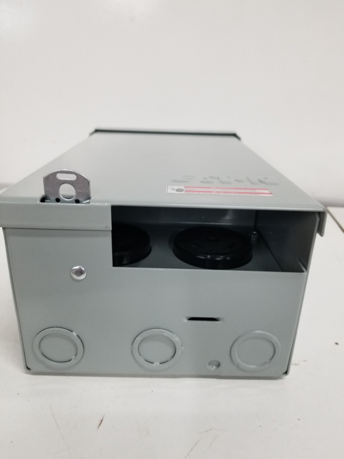 Eaton CHU4N4NS Power Outlet Panel Surface Mount 1 Phase 3 Wire 60A 120 ...