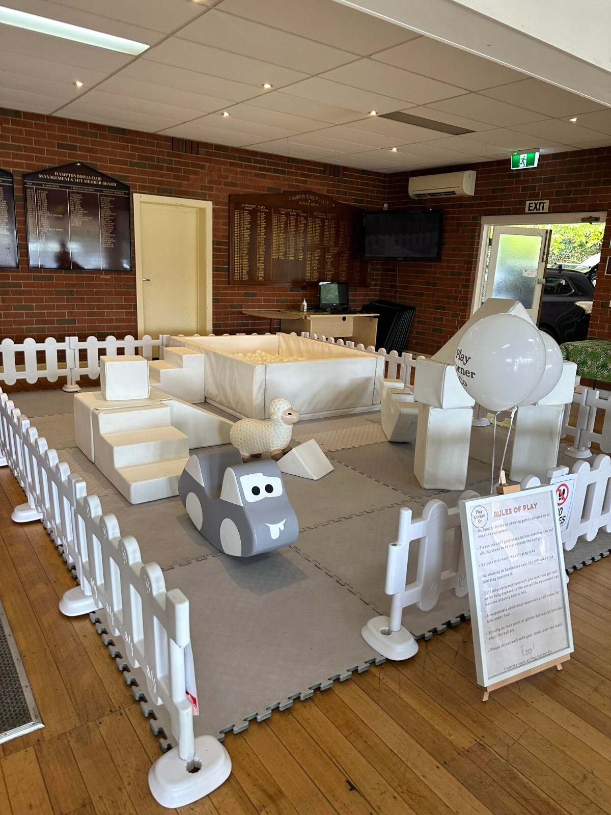 ** HIRE ONLY **ALL WHITE SET + SOFTPLAY PACKAGE MELBOURNE SOUTH EAST ...