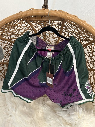 Mens Mitchell & Ness NBA HYPER HOOPS SWINGMAN SHORTS - MILWAUKEE BUCKS ...