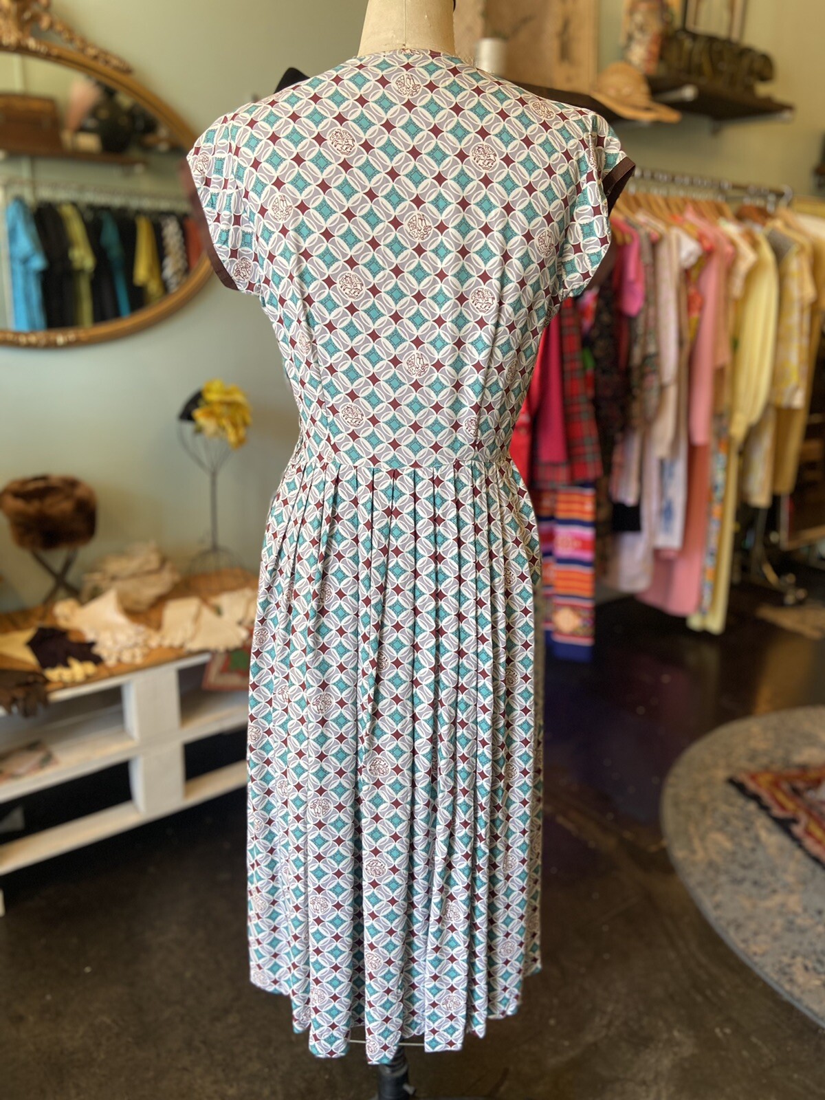 1940s True Vintage Novelty Print Rayon Day Dress Side… - Gem