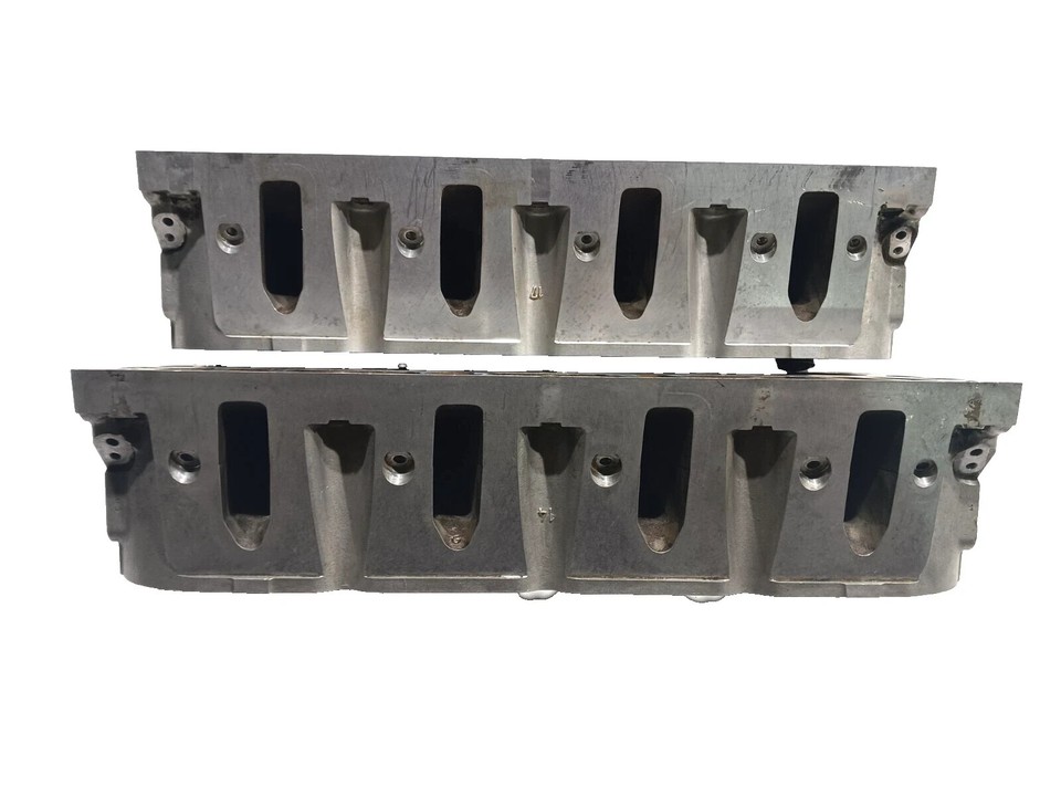 243 HEADS Set Of Two GM LS2 LS6 Gen III Cylinder Head 243 W/Valves ...
