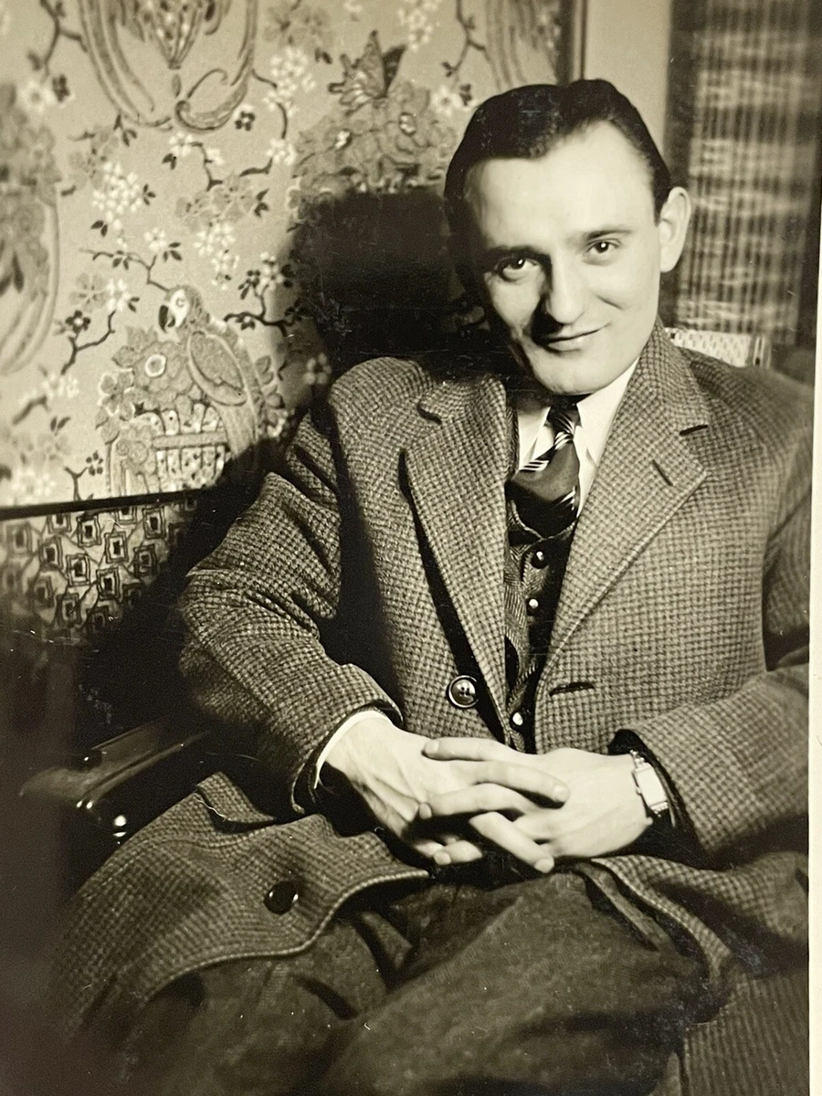 Dapper Gentleman Wallpaper