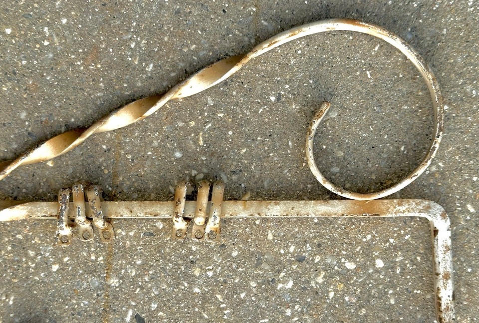 2 Sets Ornate Curtain Rods Cast Iron Swing Arm Rusty Chippy 18” No ...