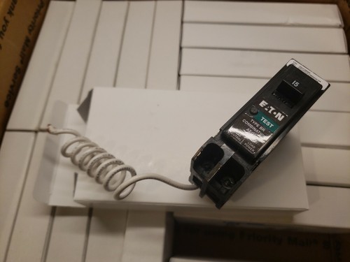Eaton BRCAF115 15 Amp Single-Pole Combination Arc Fault Circuit Breaker ...