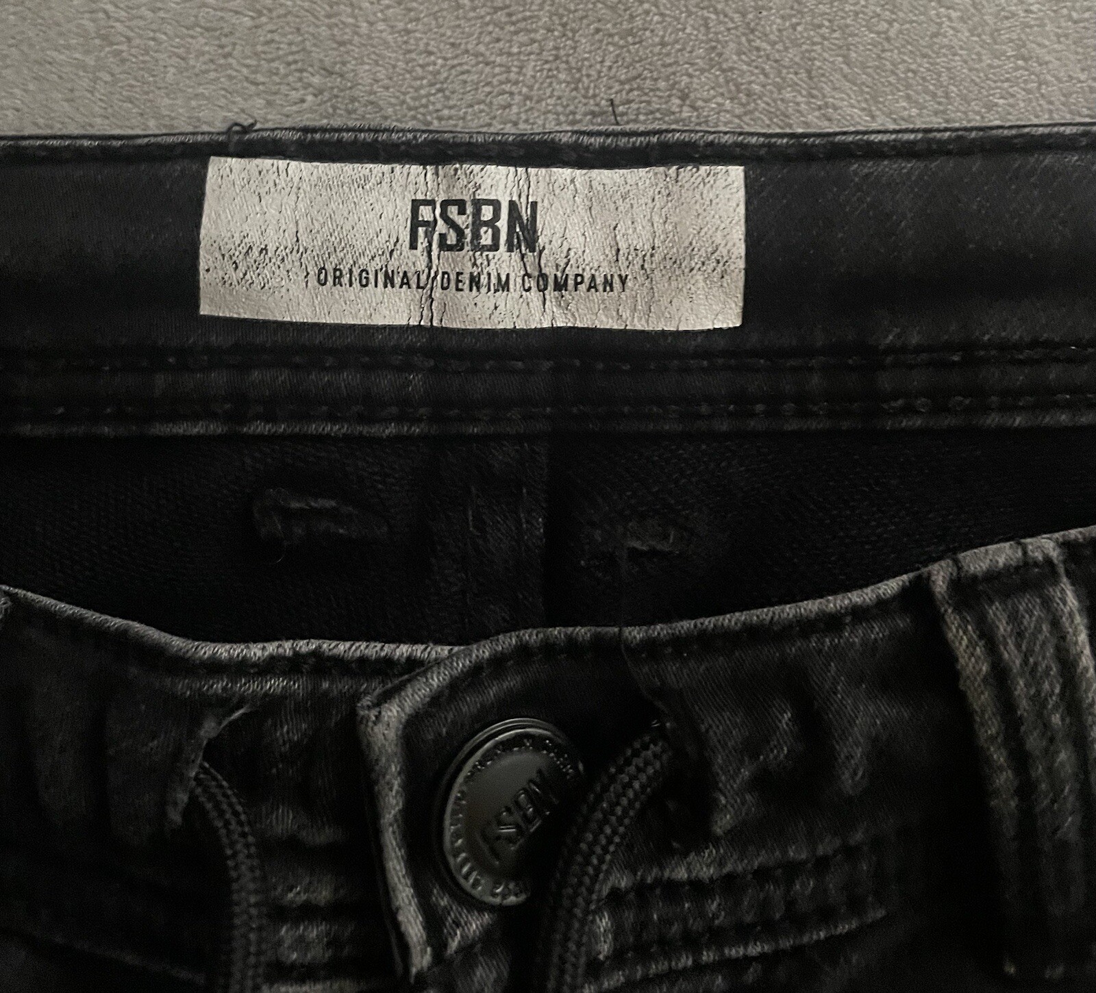 Herren Jeansbermuda Shorts Von FSBN New Yorker in schwarz Gr. S wie neu ...