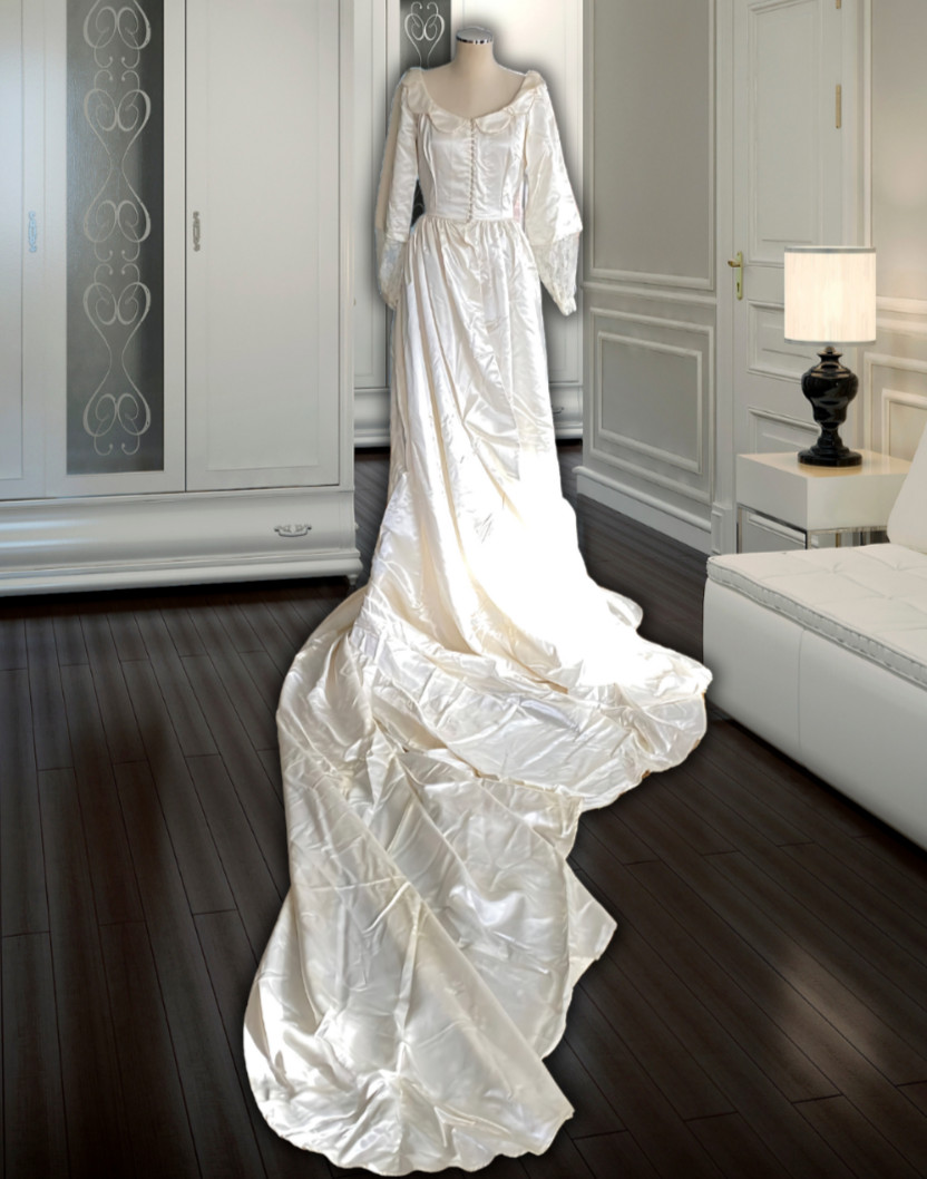 Vintage 1930s White Satin Cathedral Monarch Train Lac… - Gem