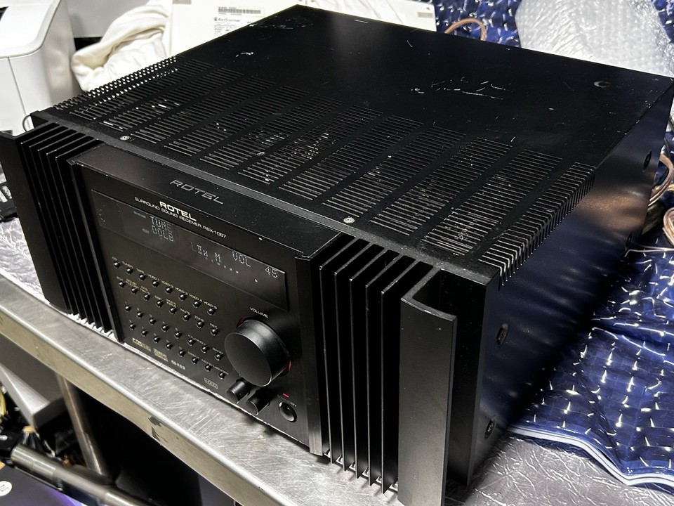 Rotel RSX-1067 Surround Sound Stereo Receiver Powers On Parts or Repair ...
