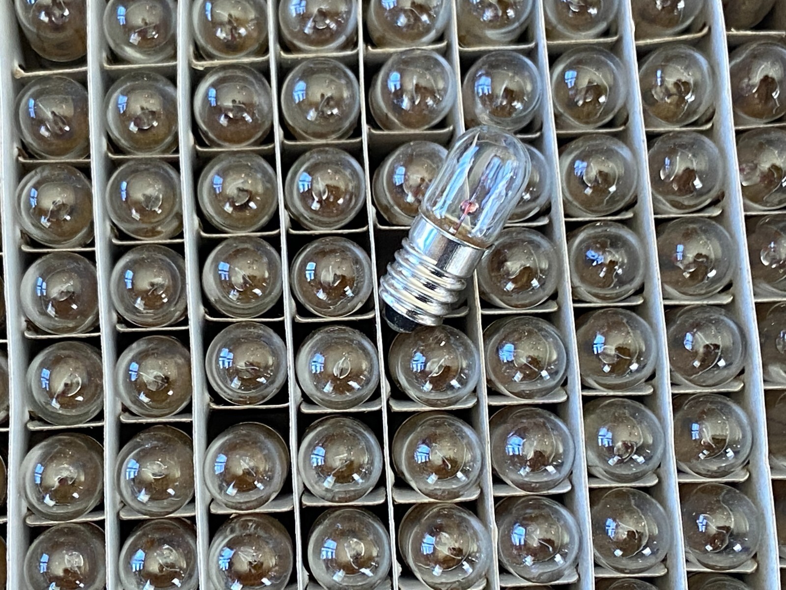 100 New #46 Incandescent Screw Base Lamp Light Bulbs 6v 6.3v .25A E10 ...