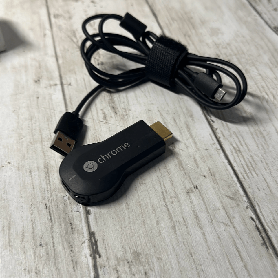 Google CHROMECAST (1st Generation) Streaming Media Player H2G2-42 Black ...