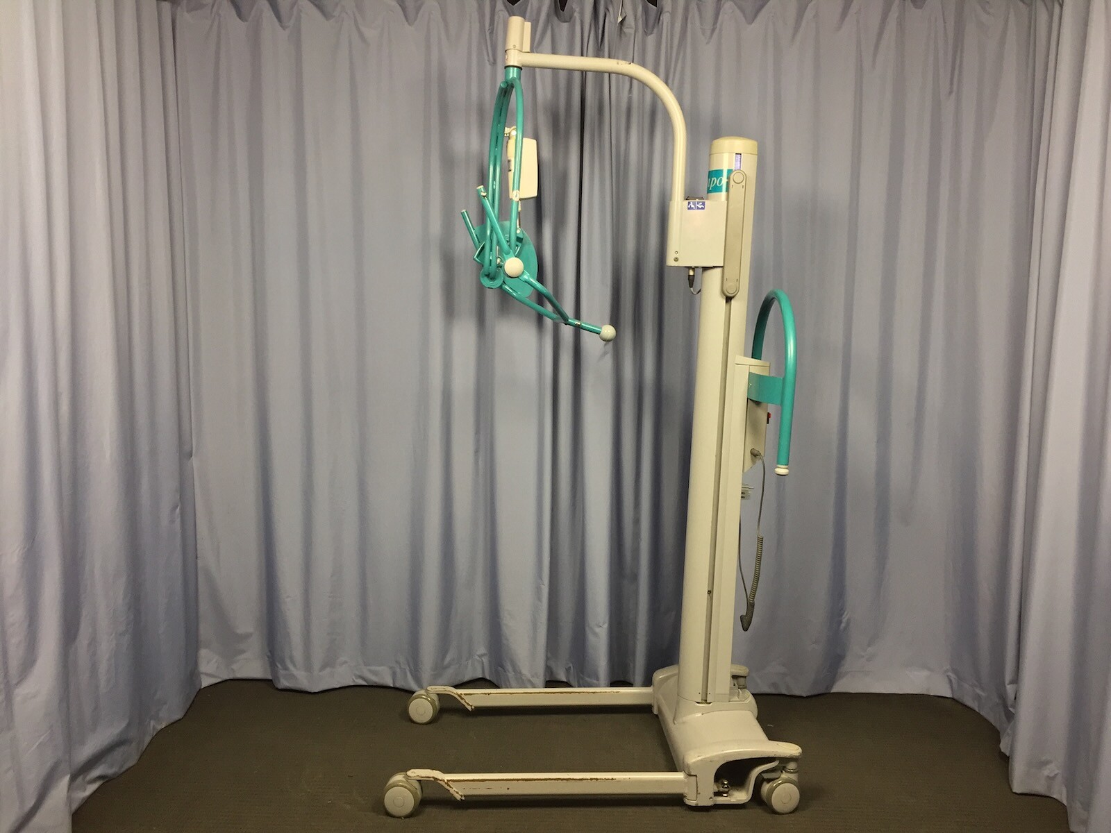 Arjo Tempo Vertical Hydraulic Patient Lift Hoist Aid w Power Pivot ...