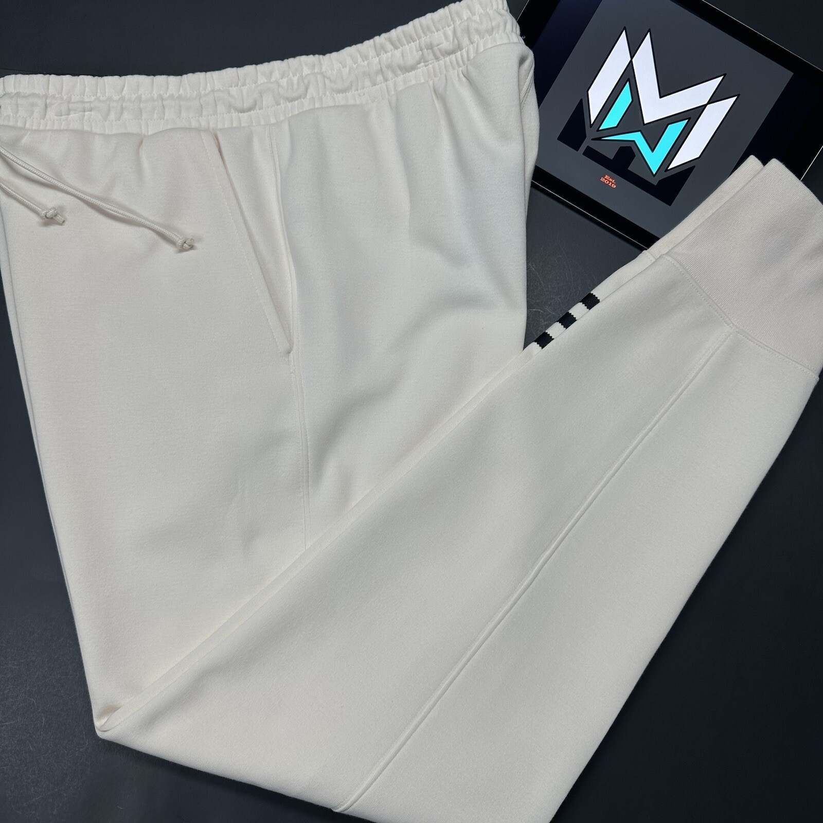 Adidas Men’s Adicolor Neuclassics Sweatpants Wonder White IM2095 Size ...