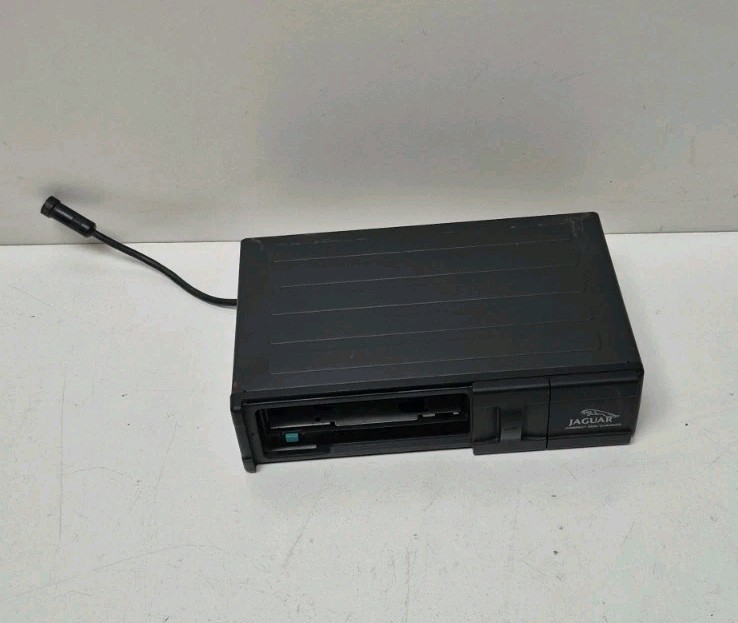 CD MULTI CHANGER / 6CD PLAYER - Jaguar XJ6 XJ12 XJR XK8 X300 XJ40 XJS ...