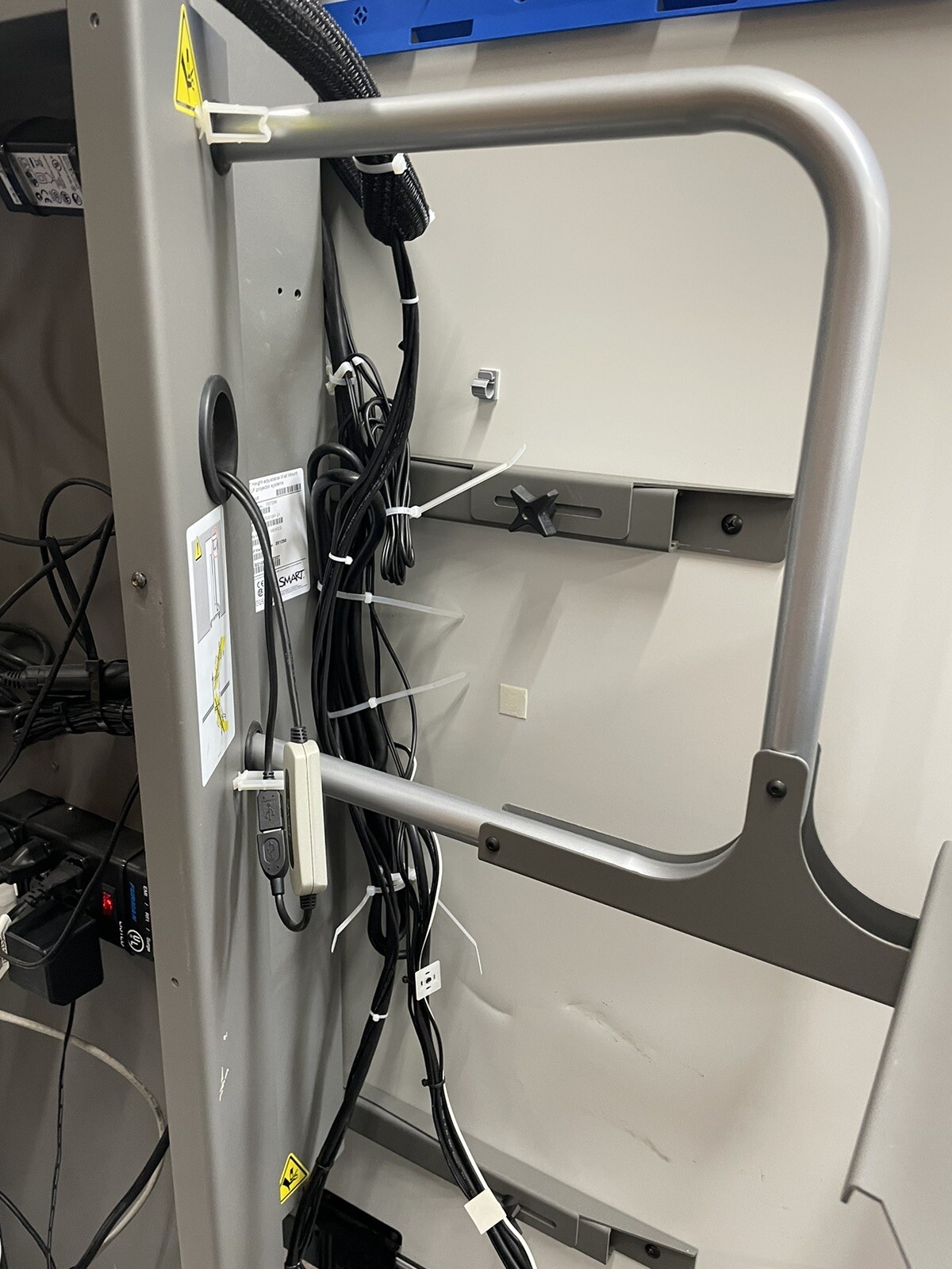 SMARTBOARD 800 DViT - 77in Interactive Whiteboard FSUX Mobile Stand SBA ...