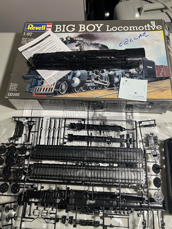 LOT OF 3 MODEL KITS CUTTY SARK , BIG BOY LOCOMOTIVE, CARNIVAL HO 1:87 ...