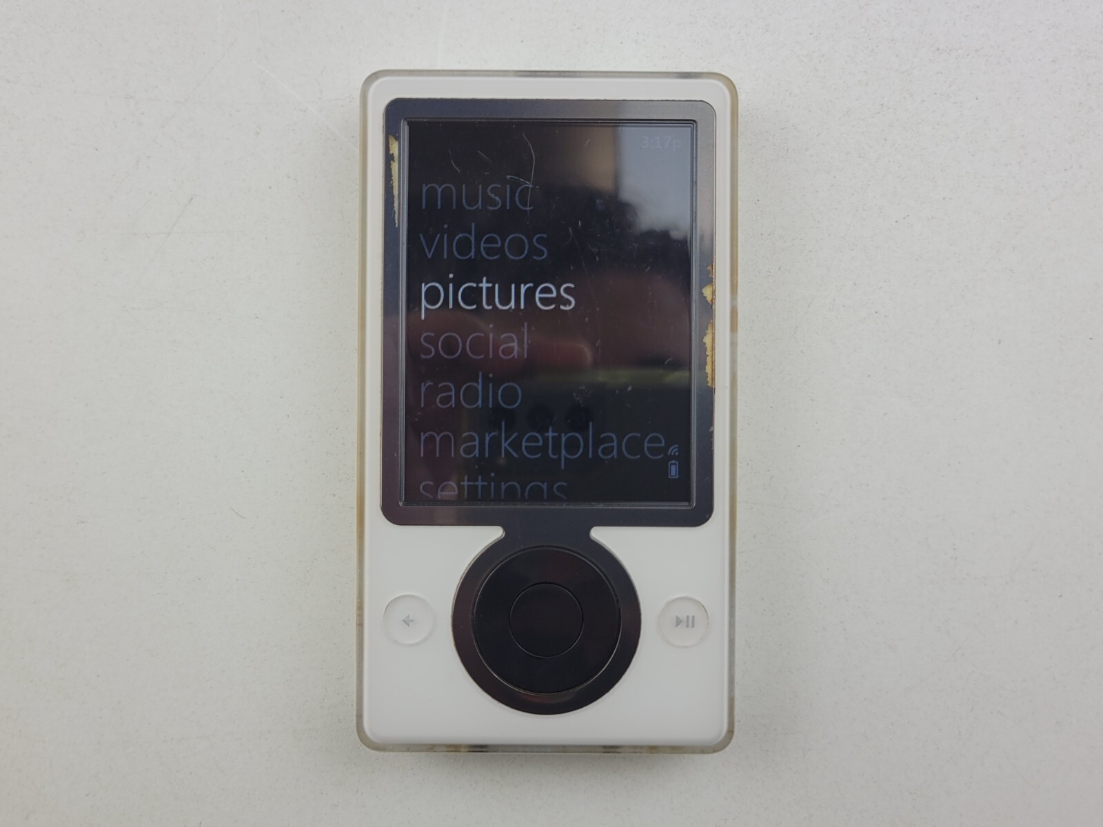 Microsoft Zune 30 Digital Media MP3 Player (1090) 30GB - White - TESTED ...