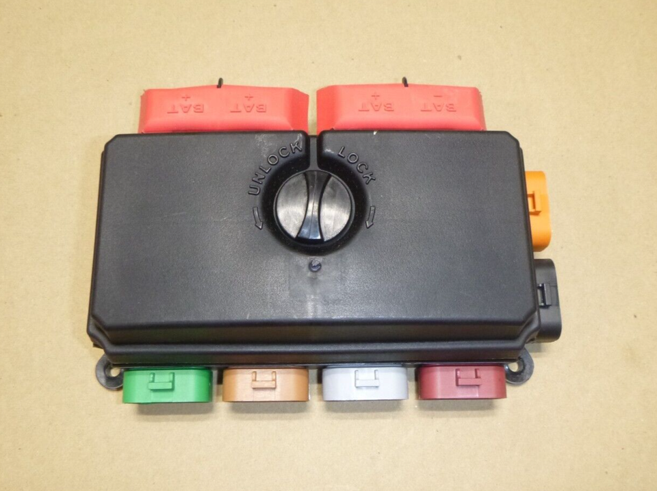 Eaton Series 32000 DVEC (Dual vehicle electrical center) 24V Power ...