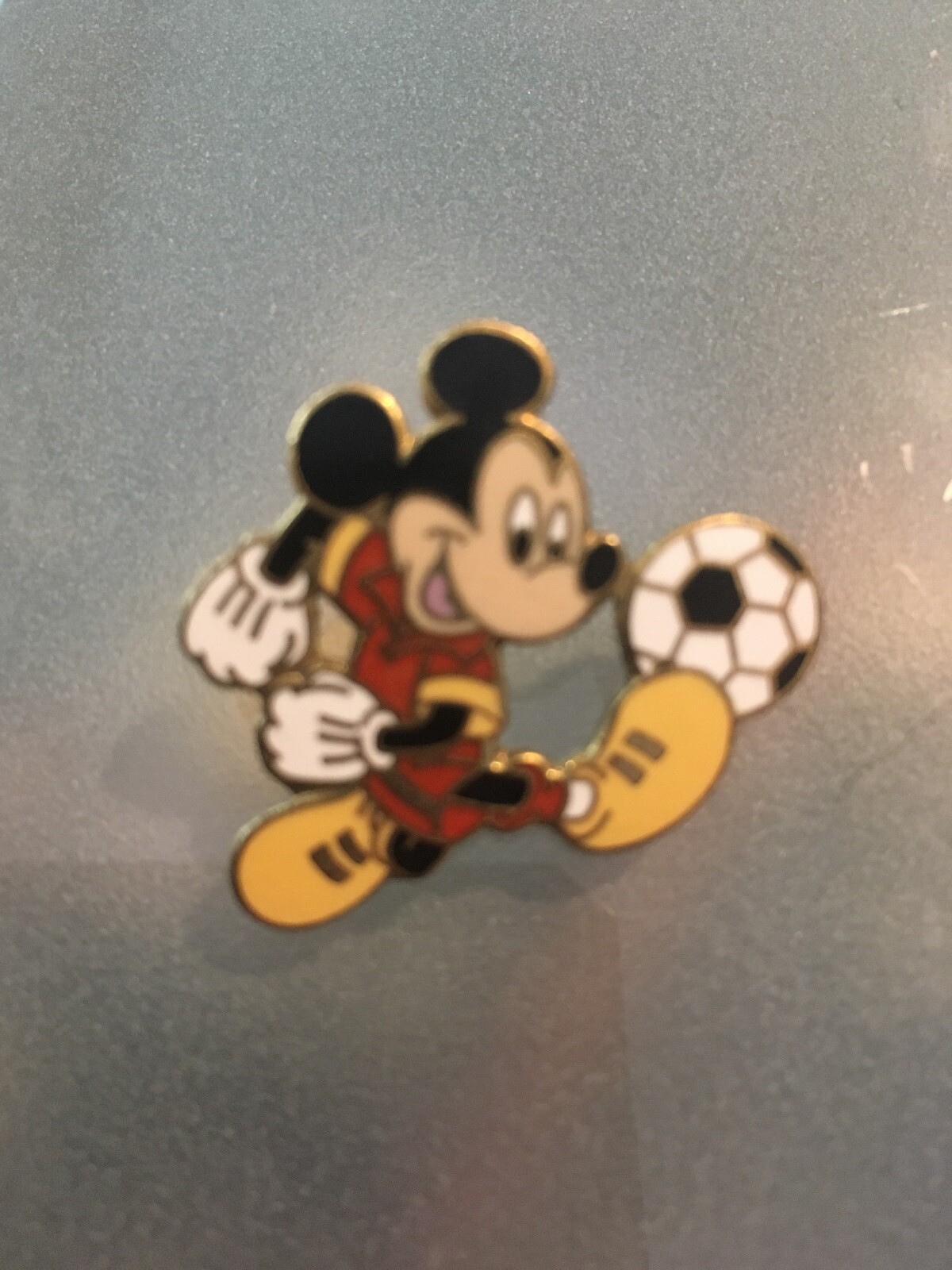 Mickey playing Football Soccer Disney Land Paris Dlrp Dlp 2001 Error ...