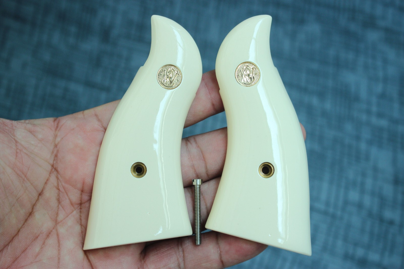 S&W K, L FRAME SQUARE BUTT GRIPS MODEL 66, 617, 686 RESIN IVORY NICE ...
