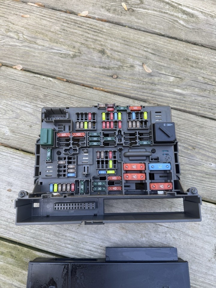 Power Distribution Junction Box Body Control Module Fusebox OEM BMW E81 ...