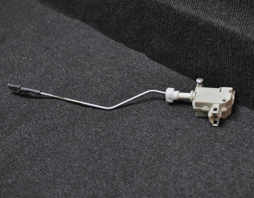 VOLKSWAGEN PASSAT B6 Fuel Tank Cover Actuator 3B0959782A 3C0810773 2.0D ...