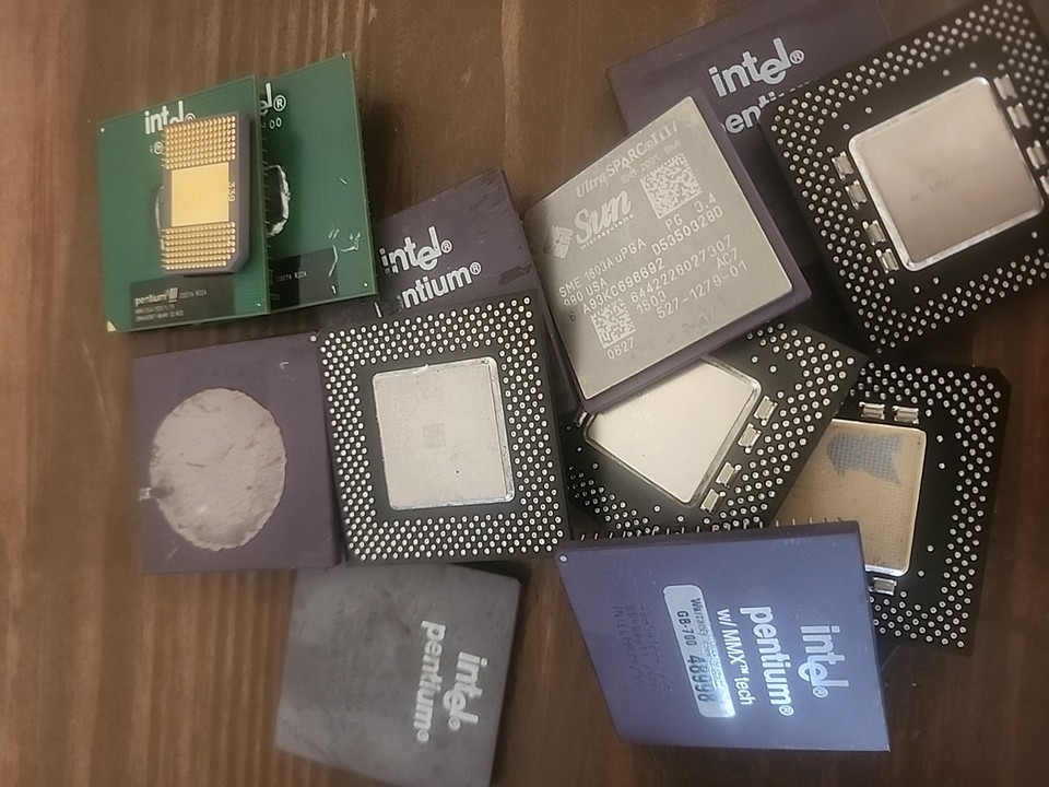 14 CPUs (mostly Intel Ceramic) with PINS for SCRAP GOLD 334 grams | eBay