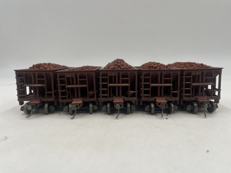 5 Ore Cars With Load Round house Various Numbers 81714 & 7138 Built ...