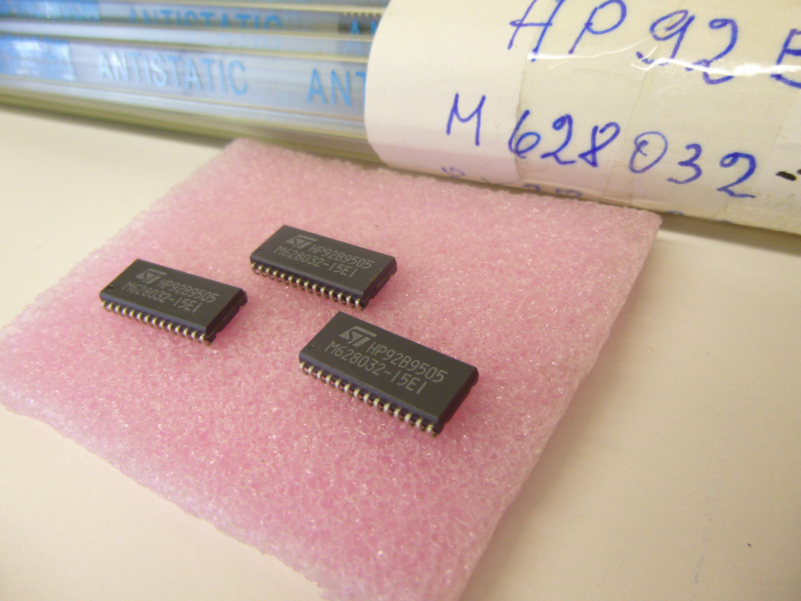 3 pieces M628032-15E1 VERY FAST CMOS 32K x 8 SRAM W. OUTPUT ENABLE ...
