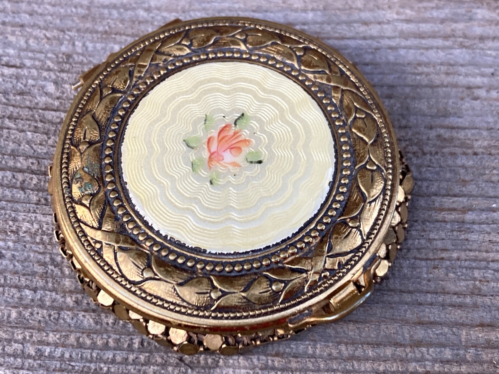 VINTAGE EVANS MAKE UP POWDER COMPACT GOLD MESH METAL W/ POWDER & PUFF ...