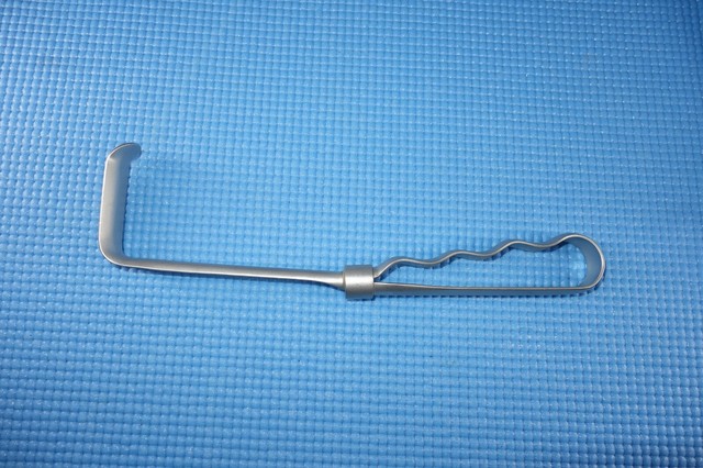 V. Mueller SU3478 Richardson Retractor & Su3660 2 Double End Retractors ...