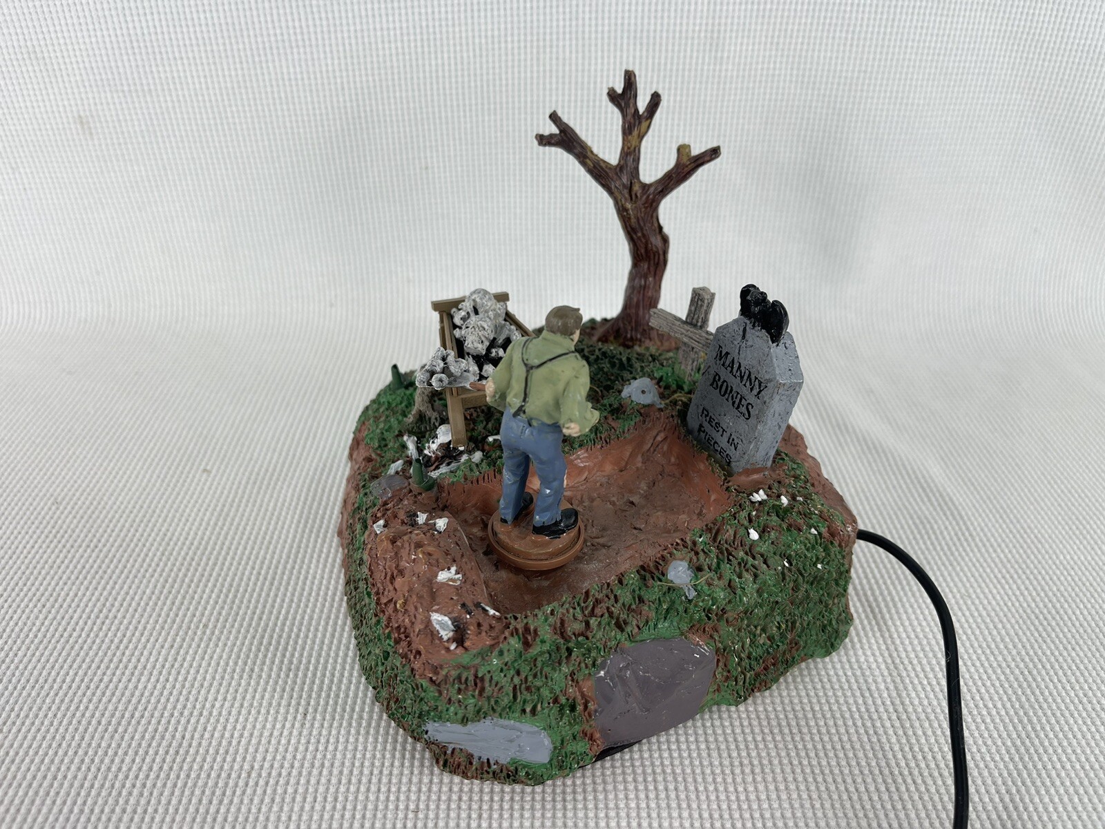 Lemax Spooky Town IGOR THE GRAVE DIGGER Manny Bones #44734 SEE Photos ...